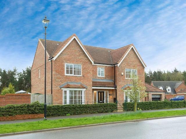 5 bedroom detached house for sale