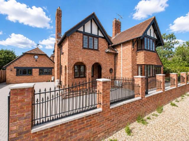 5 bedroom detached house for sale