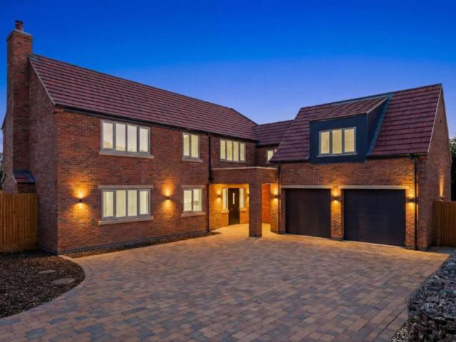 5 bedroom detached house for sale
