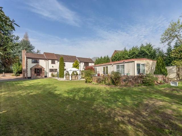 5 bedroom detached house for sale