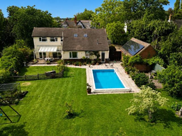 5 bedroom detached house for sale