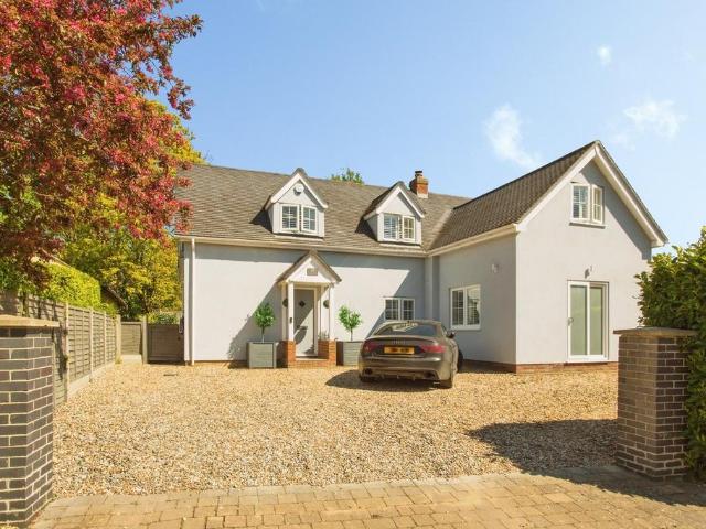 5 bedroom detached house for sale