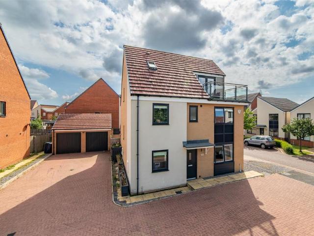 5 bedroom detached house for sale