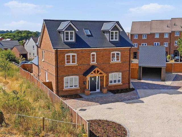 5 bedroom detached house for sale