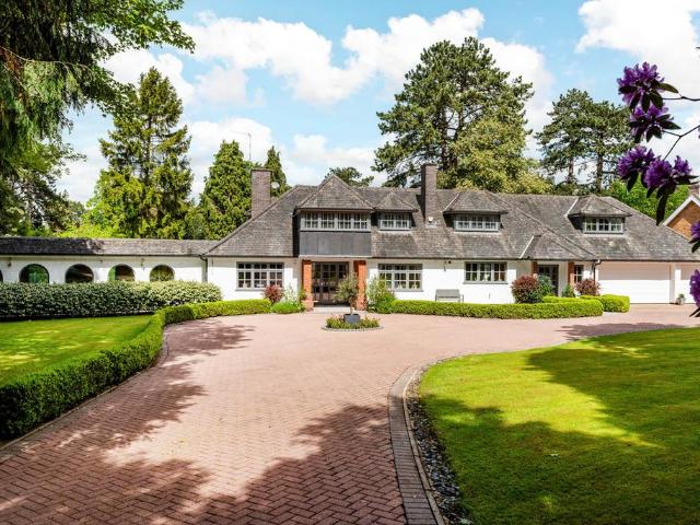 5 bedroom detached house for sale