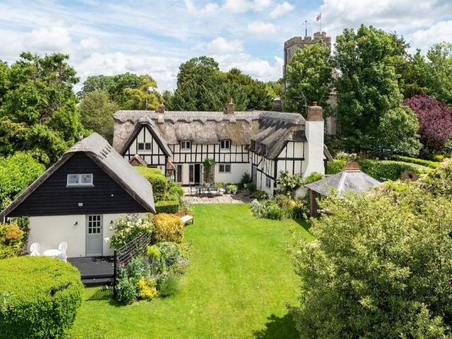 5 bedroom detached house for sale