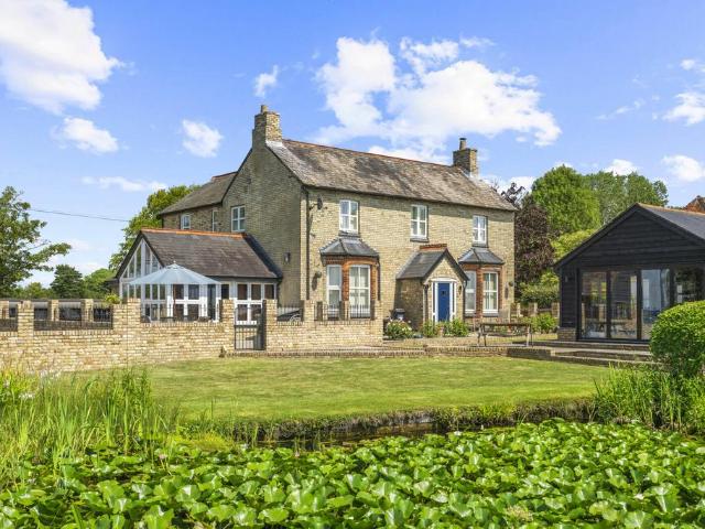 5 bedroom detached house for sale