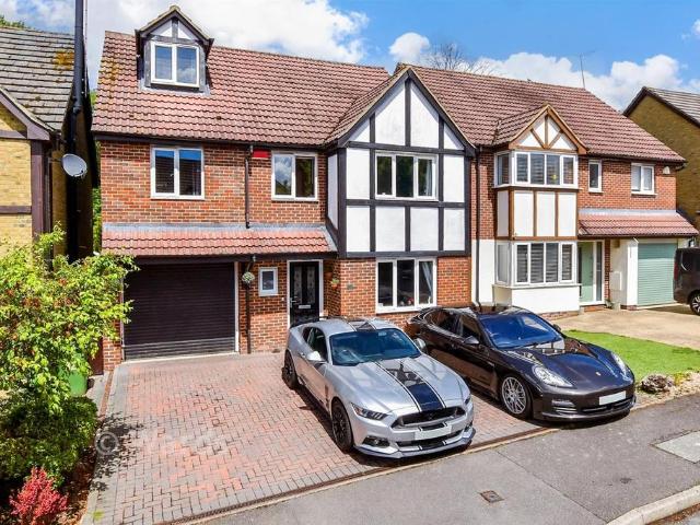 5 bedroom detached house for sale