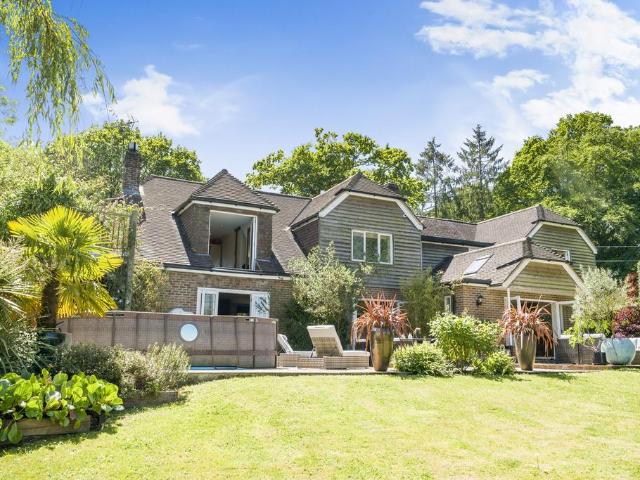 5 bedroom detached house for sale