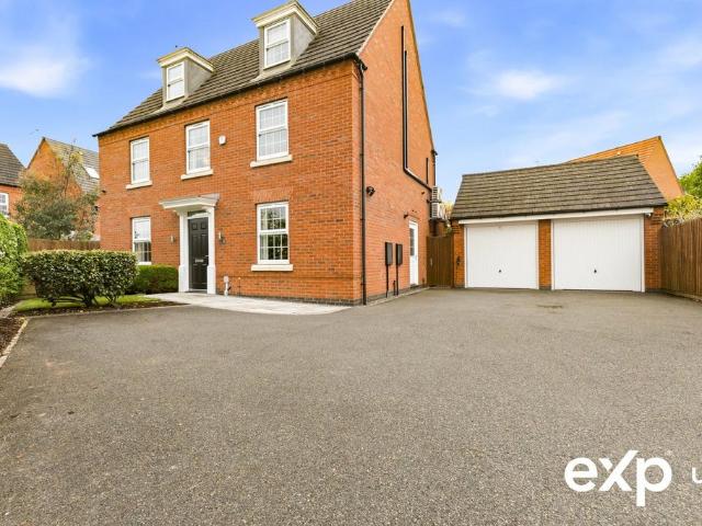 5 bedroom detached house for sale