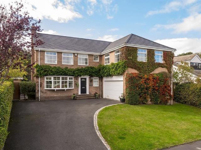 5 bedroom detached house for sale