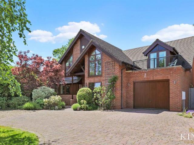 5 bedroom detached house for sale