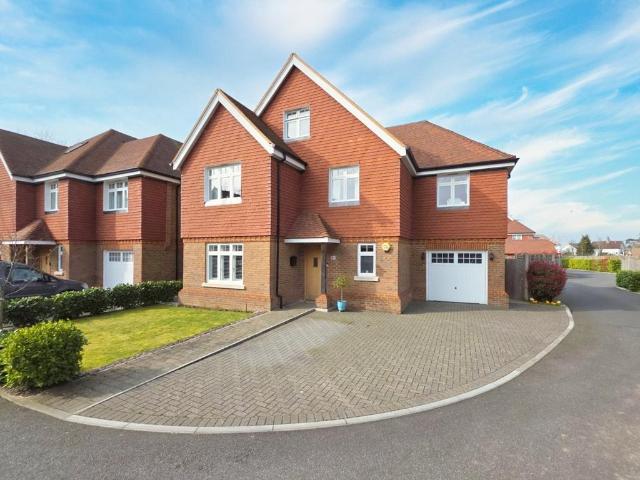 5 bedroom detached house for sale