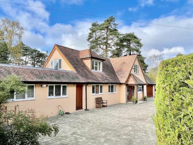 5 bedroom detached house for sale