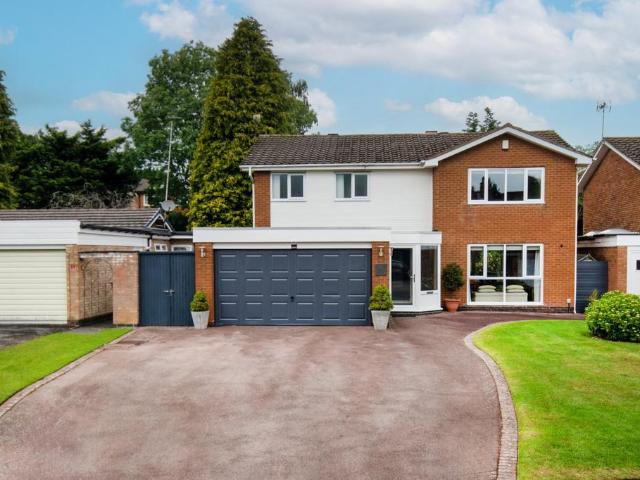 5 bedroom detached house for sale