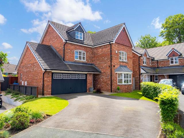 5 bedroom detached house for sale