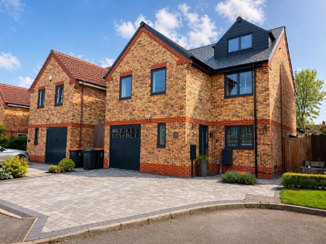 5 bedroom detached house for sale