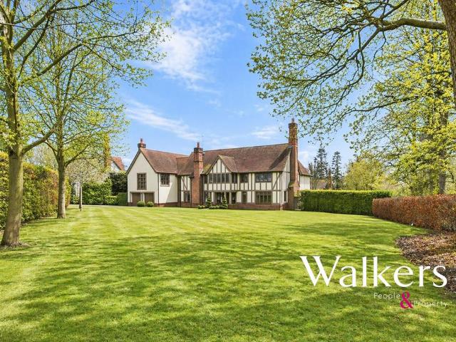 5 bedroom detached house for sale
