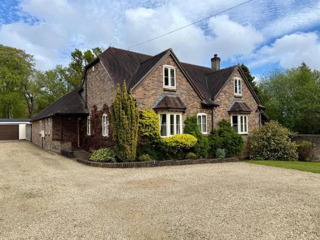 5 bedroom detached house for sale
