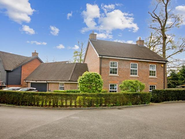 5 bedroom detached house for sale