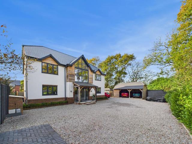 5 bedroom detached house for sale