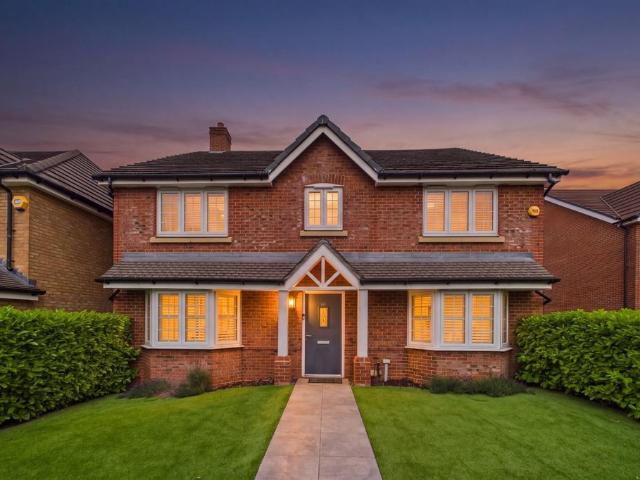 5 bedroom detached house for sale
