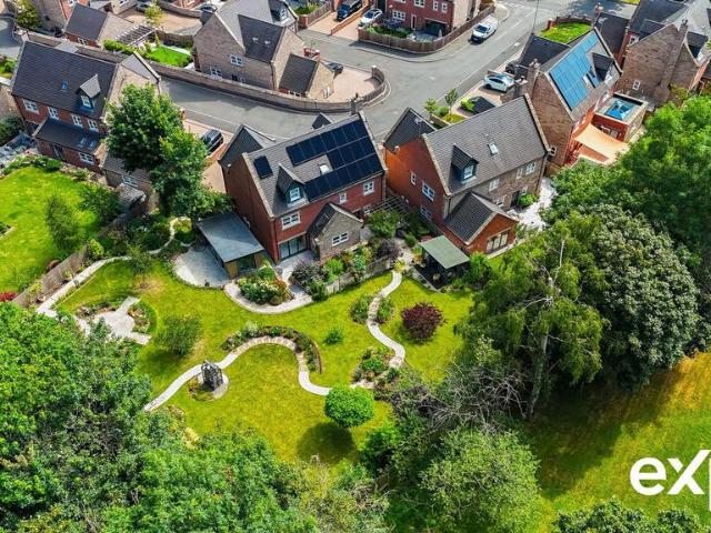 5 bedroom detached house for sale