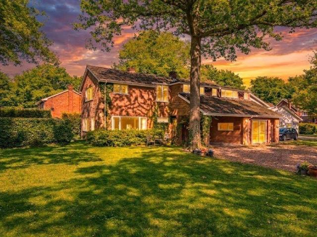 5 bedroom detached house for sale