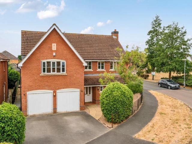5 bedroom detached house for sale