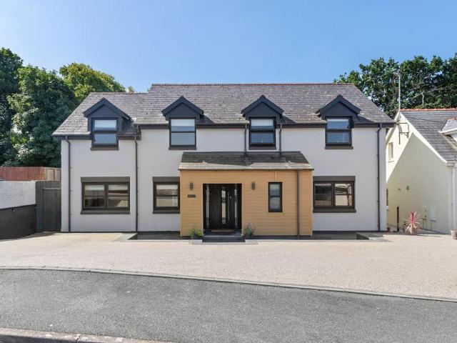5 bedroom detached house for sale