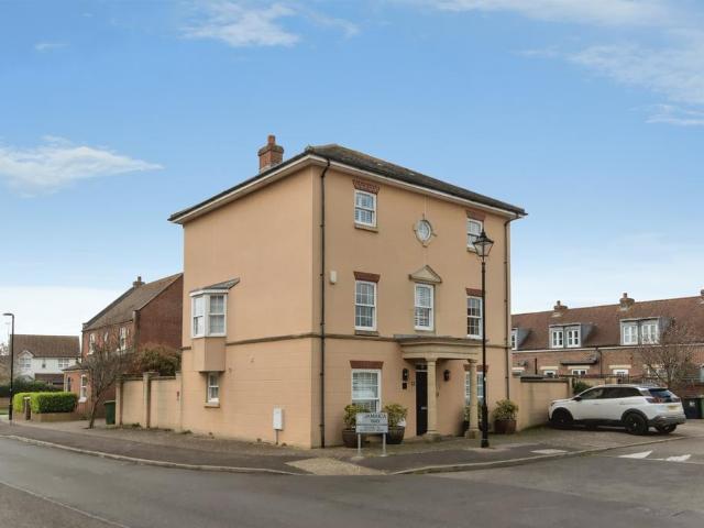 5 bedroom detached house for sale