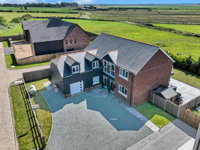 5 bedroom detached house for sale
