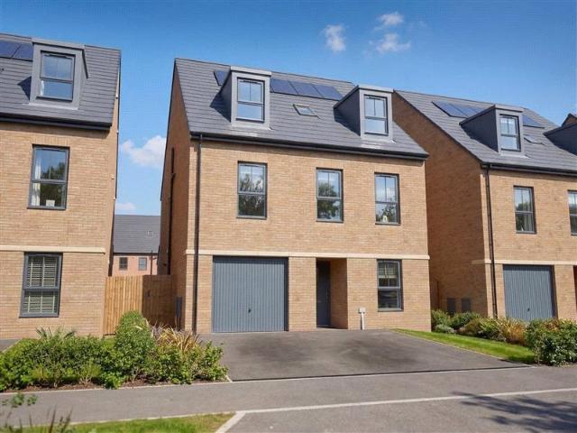 5 bedroom detached house for sale