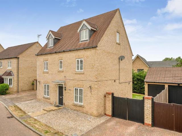 5 bedroom detached house for sale