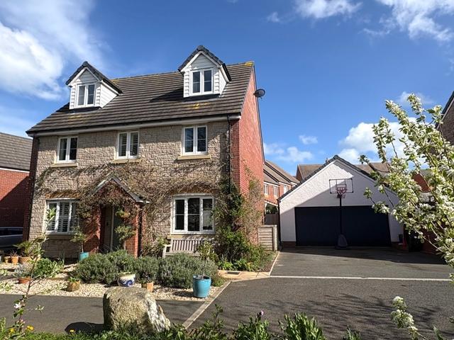 5 bedroom detached house for sale