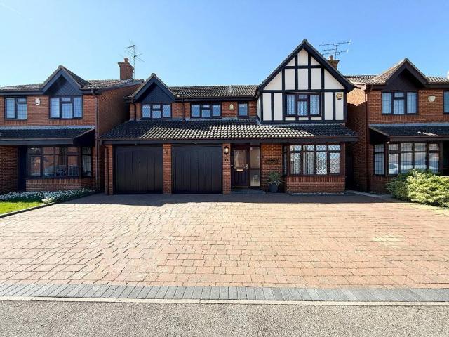 5 bedroom detached house for sale