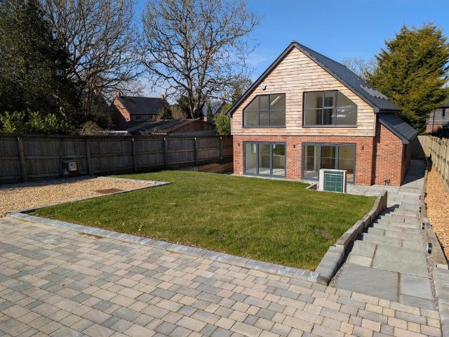 5 bedroom detached house for sale