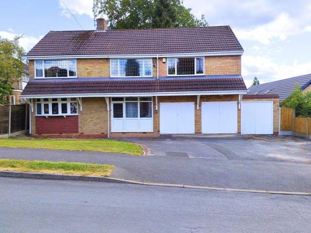 5 bedroom detached house for sale