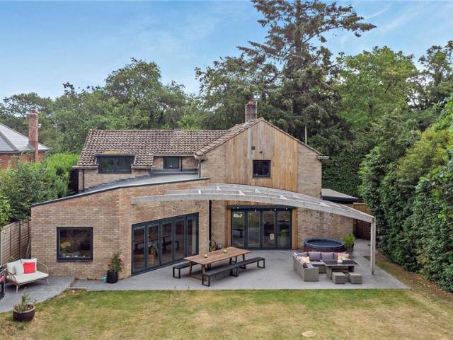 5 bedroom detached house for sale