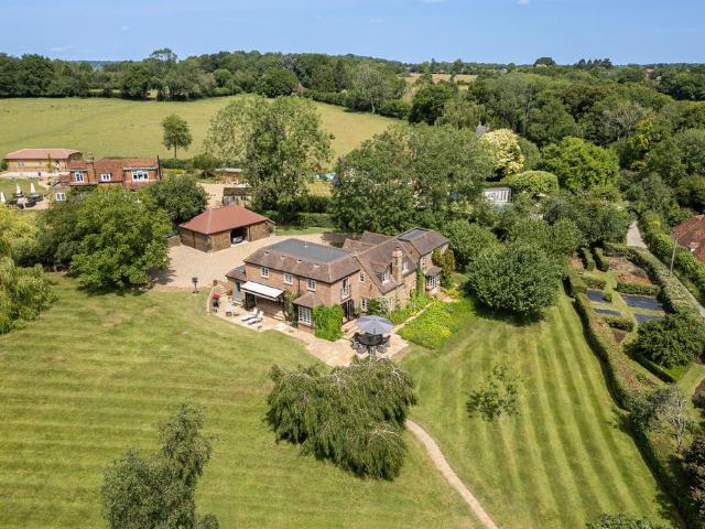 5 bedroom detached house for sale