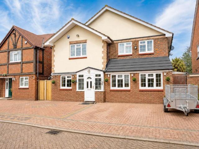 5 bedroom detached house for sale