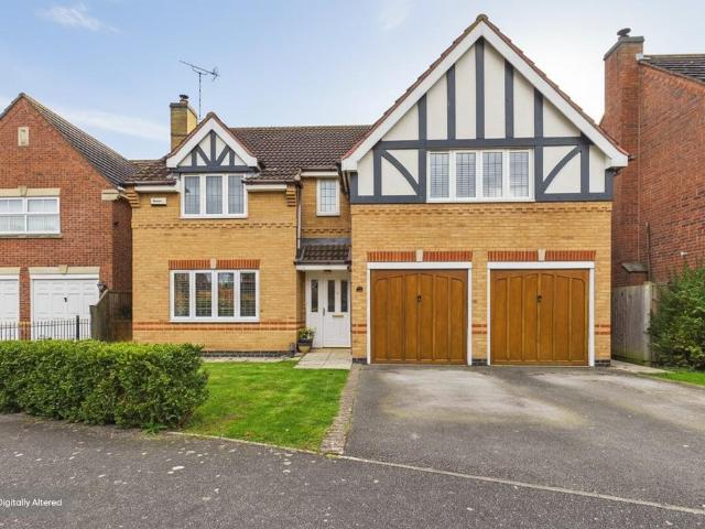 5 bedroom detached house for sale