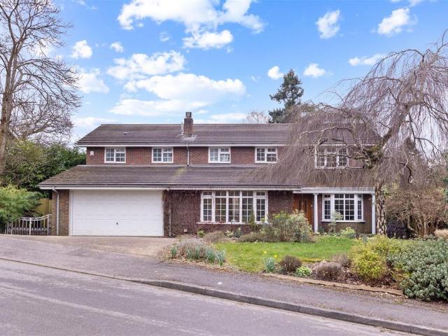 5 bedroom detached house for sale