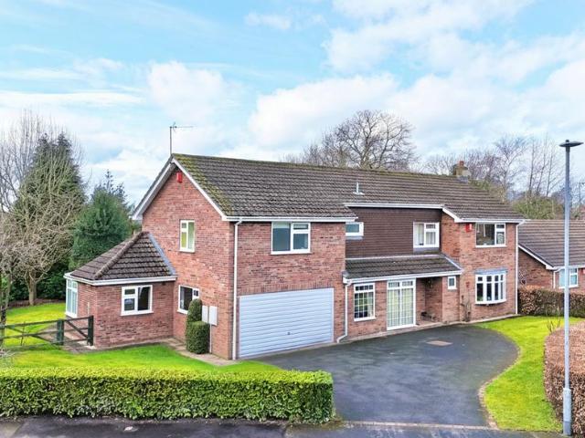 5 bedroom detached house for sale
