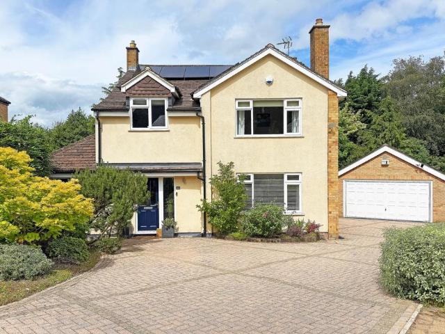 5 bedroom detached house for sale