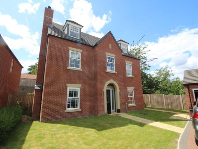 5 bedroom detached house for sale