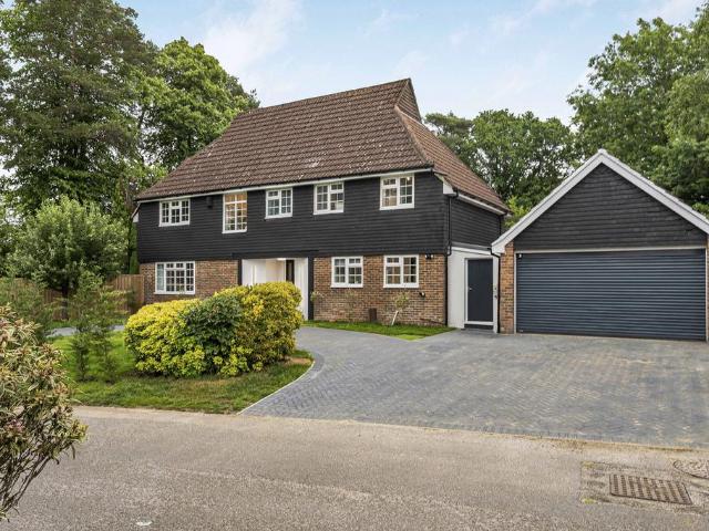 5 bedroom detached house for sale