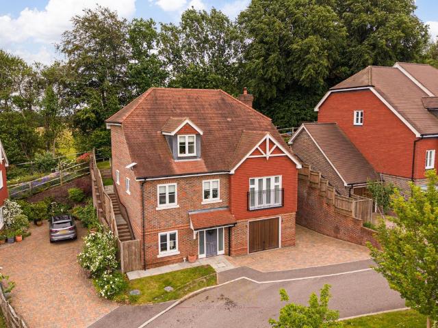 5 bedroom detached house for sale