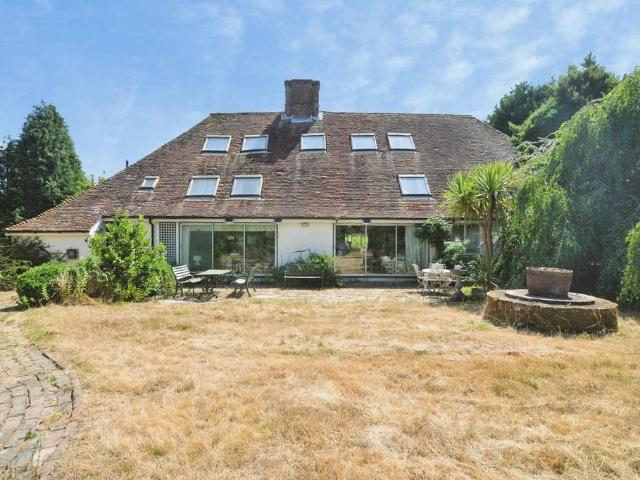 5 bedroom detached house for sale