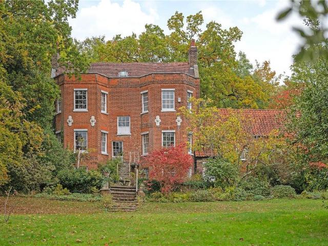 5 bedroom detached house for sale